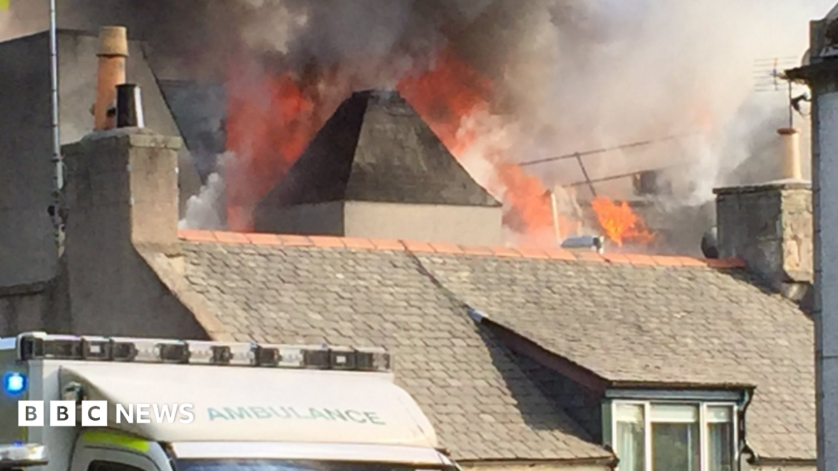 Fire crews tackle blaze at Britannia Hotel in Bucksburn - BBC News