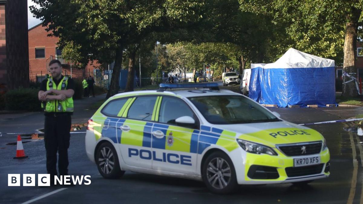 Derby man shot dead by police had assault charge dropped - BBC News