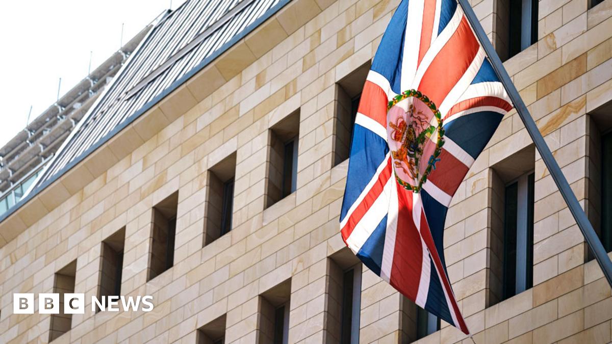 UK police involved for months in embassy spy case - Met boss - BBC News