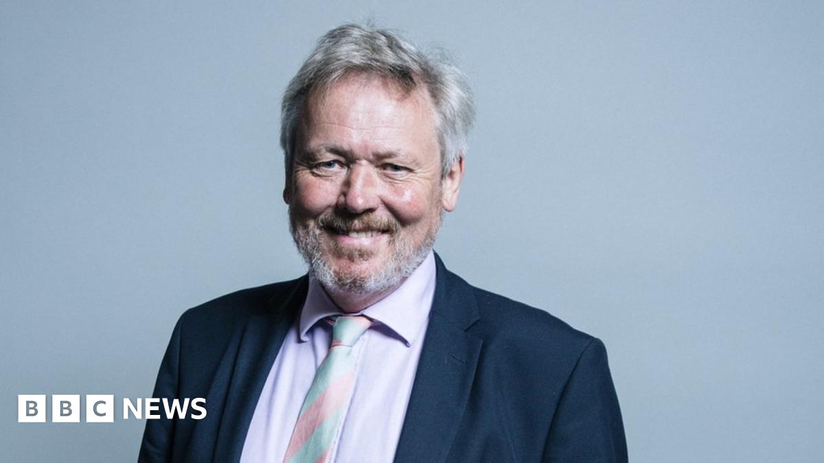 Clacton: Conservative MP Giles Watling re-selected as candidate - BBC News
