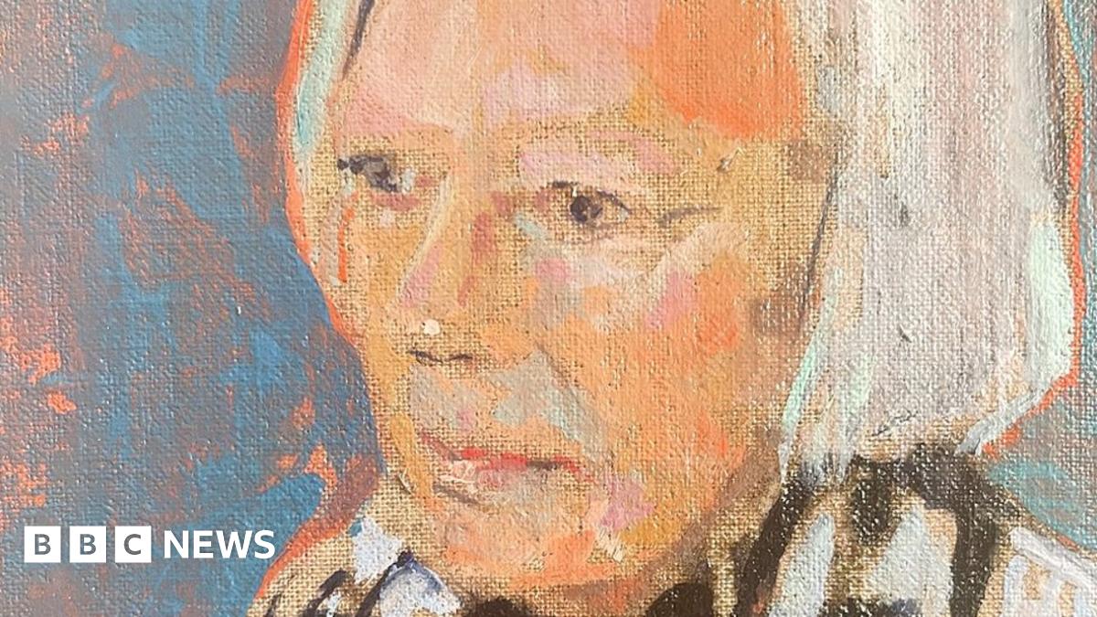 Art: 10-year mission to paint everyone in St Davids - BBC News