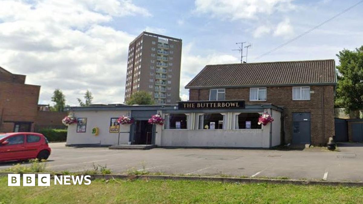 New Farnley: Murder charge after Leeds pub assault death - BBC News
