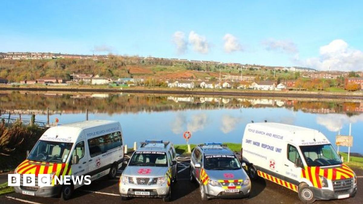 Body is discovered in River Foyle - BBC News