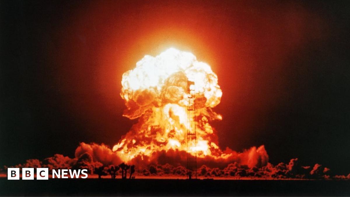 Doomsday Clock frozen at two minutes to apocalypse - BBC News