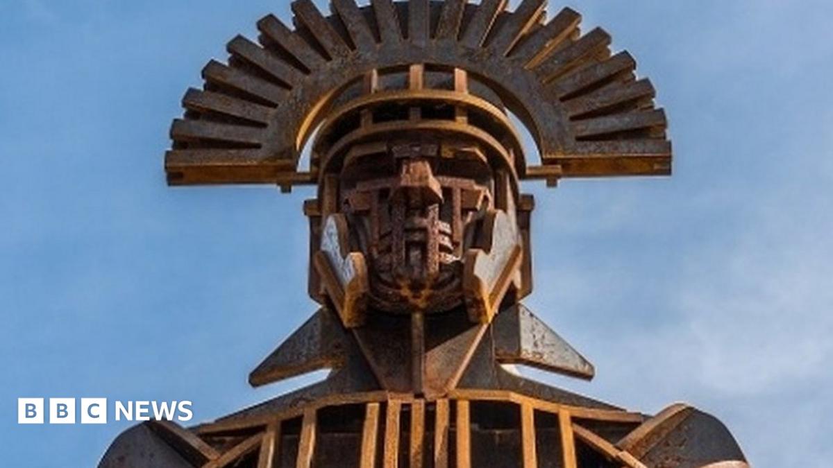 Wallsend Roman fort 8.8ft centurion sculpture revealed - BBC News