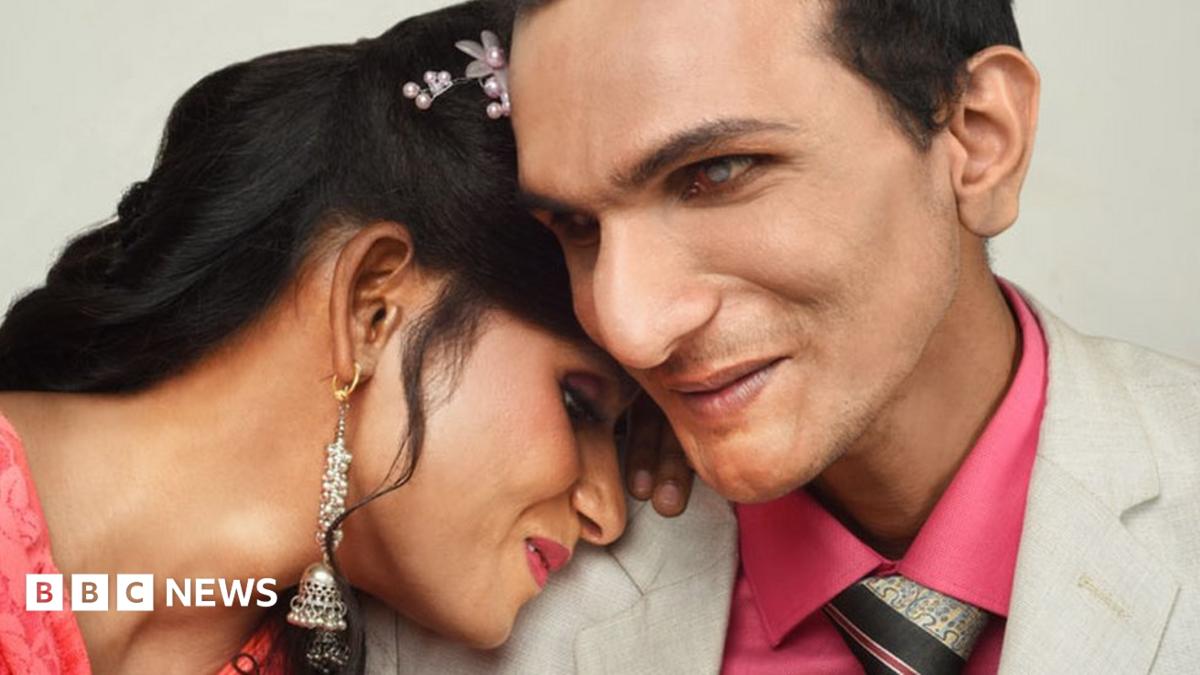 The Indian couple who swear by blind love - BBC News