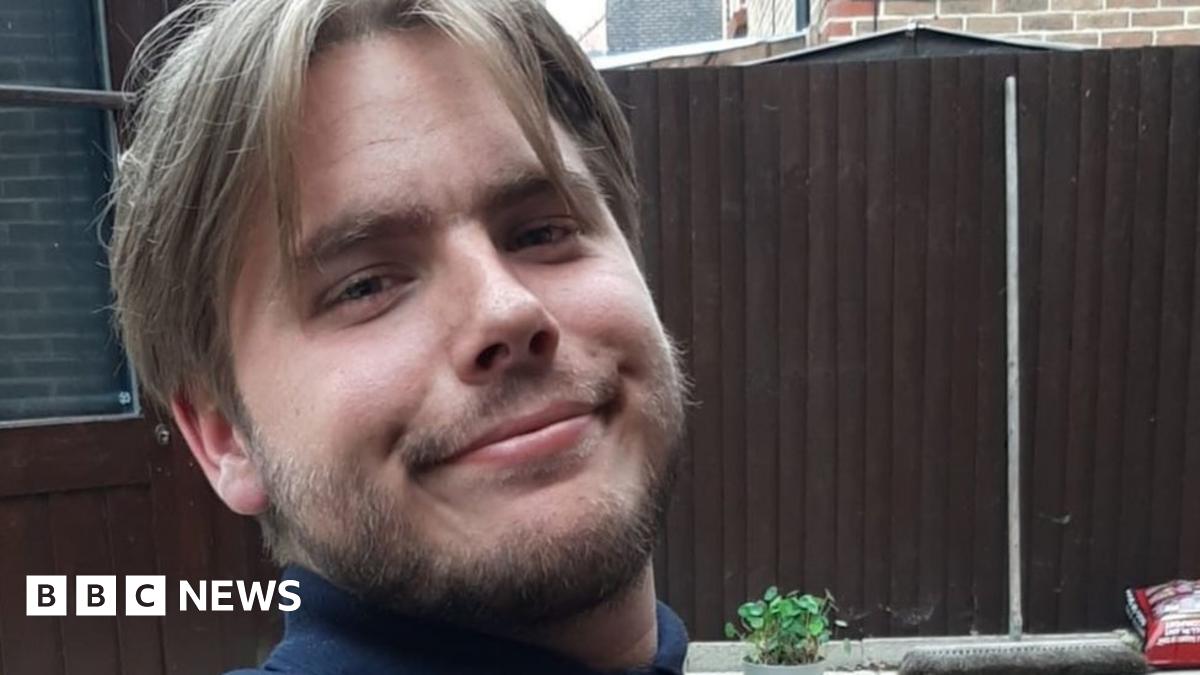 Hospital boss concedes not all staff feel supported - BBC News