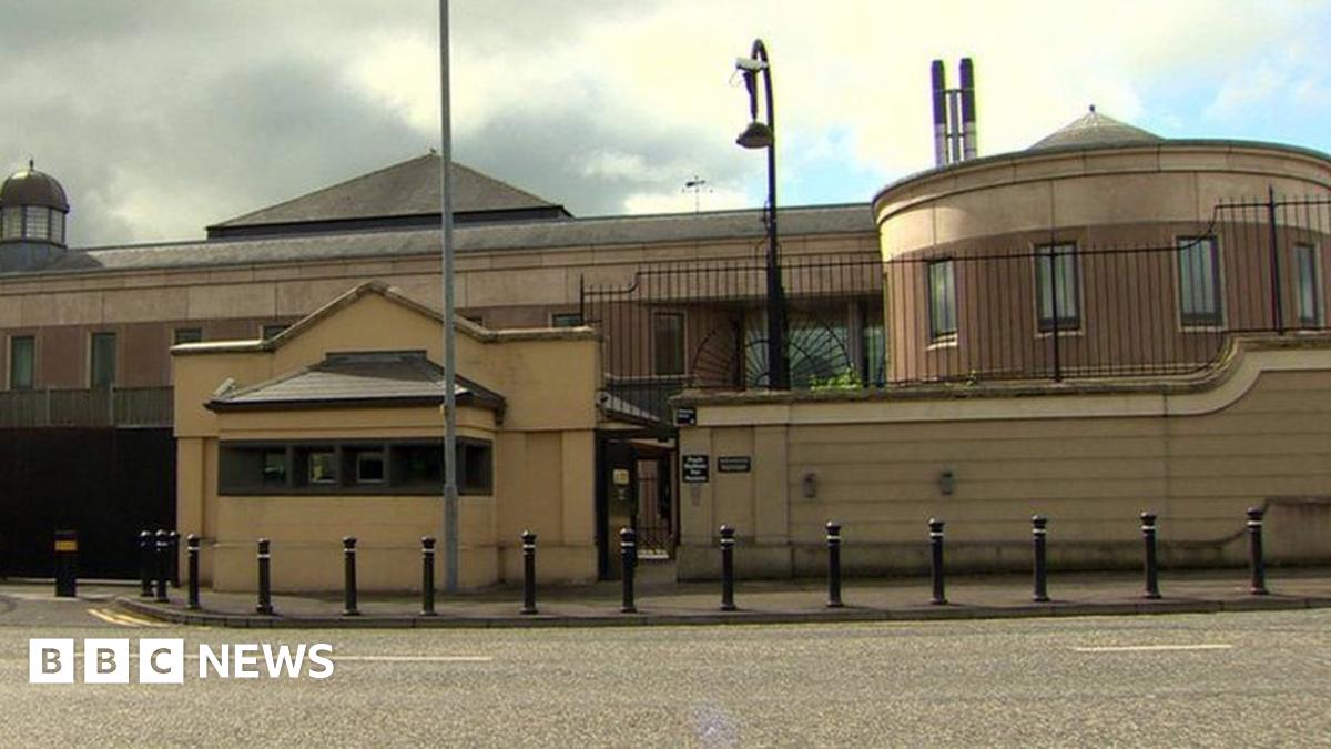 Newry: Girl fought to save mum from dad who stabbed her 19 times - BBC News