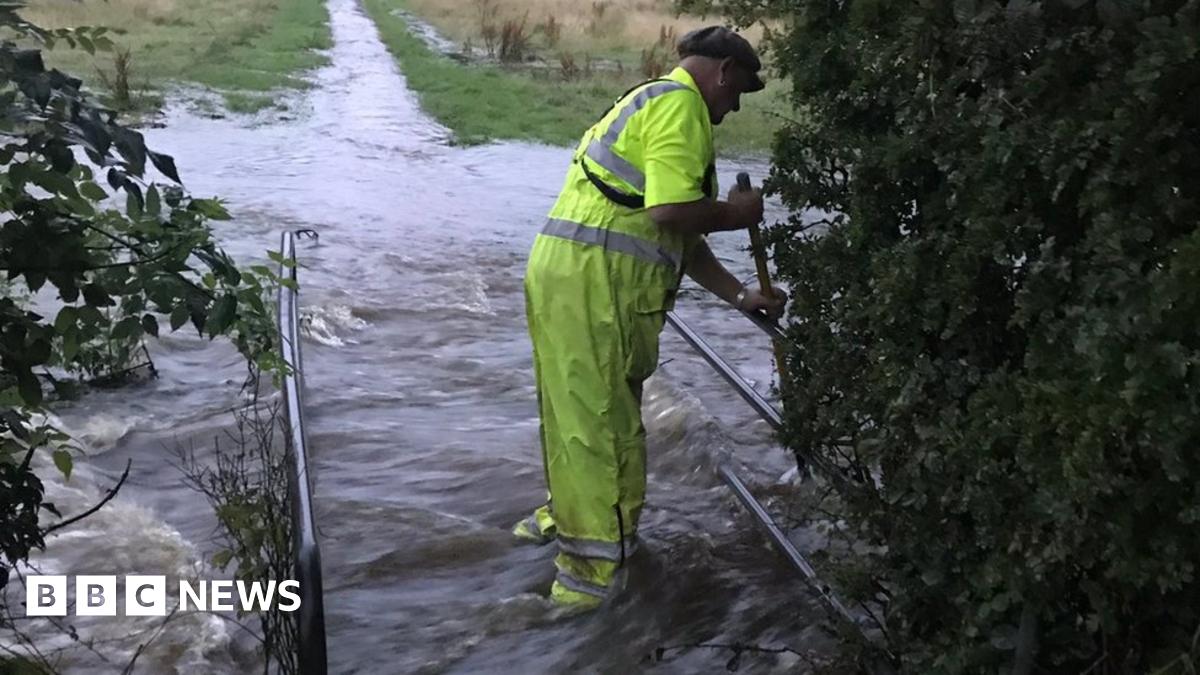 Overnight storms cause Lancashire flooding and road closures - BBC News