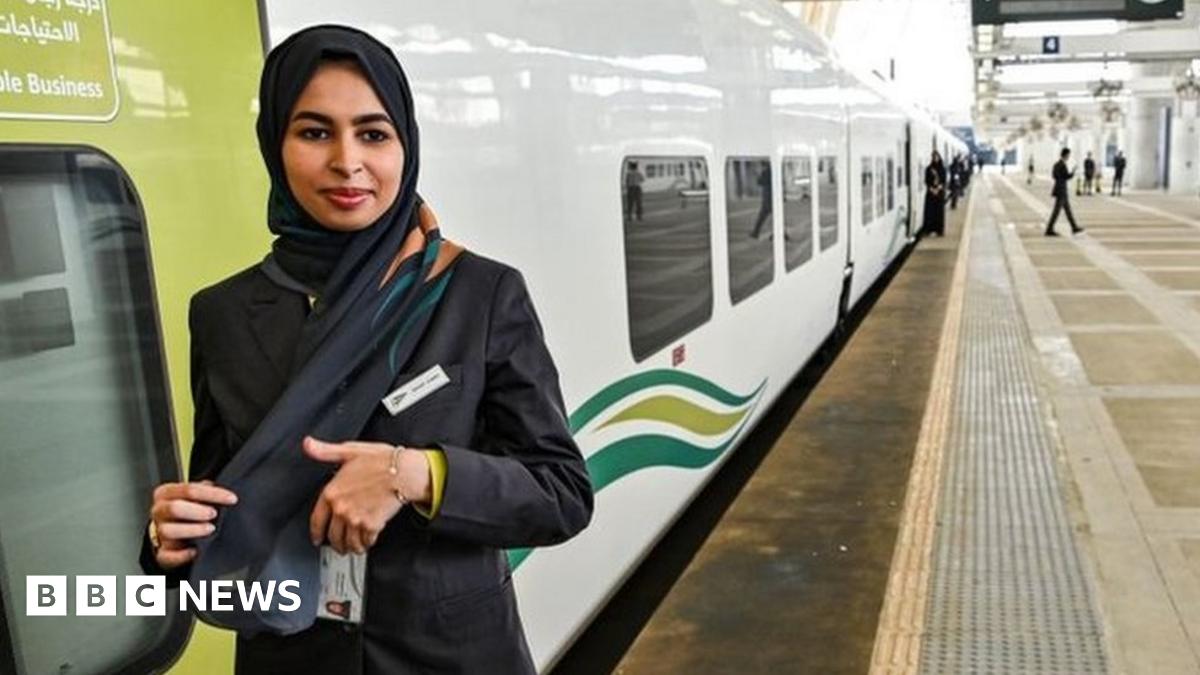 Saudi Arabia: 28,000 women apply for 30 train driver jobs - BBC News