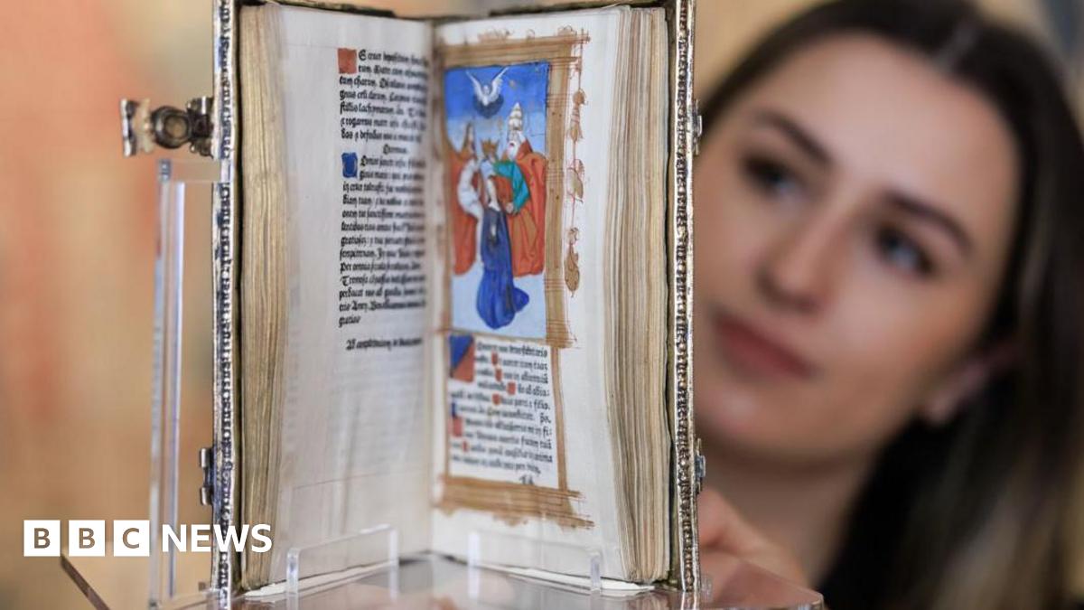Hever Castle: Prayer book belonging to Thomas Cromwell unveiled - BBC News