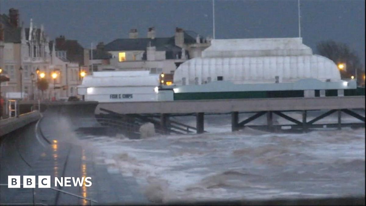 Storm Imogen leaves 1,300 homes in West without power - BBC News