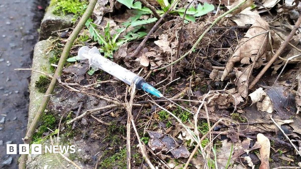 Discarded needle reports reach 10-year high in Glasgow - BBC News
