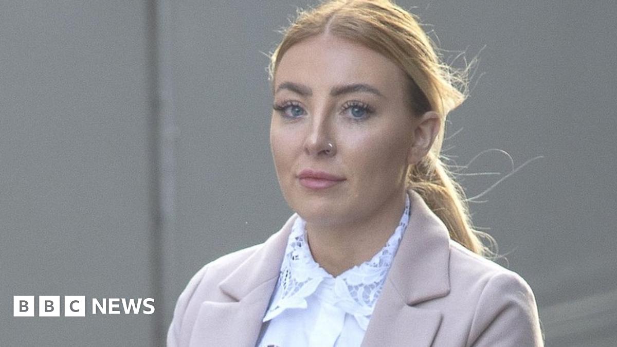 Wrexham Berwyn prison officer jailed for fling with inmate - BBC News