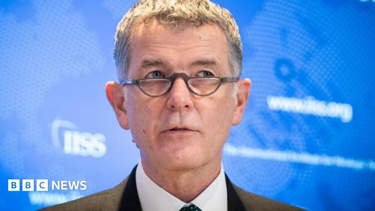 Disaffected Russians spying for UK, says MI6 head - BBC News