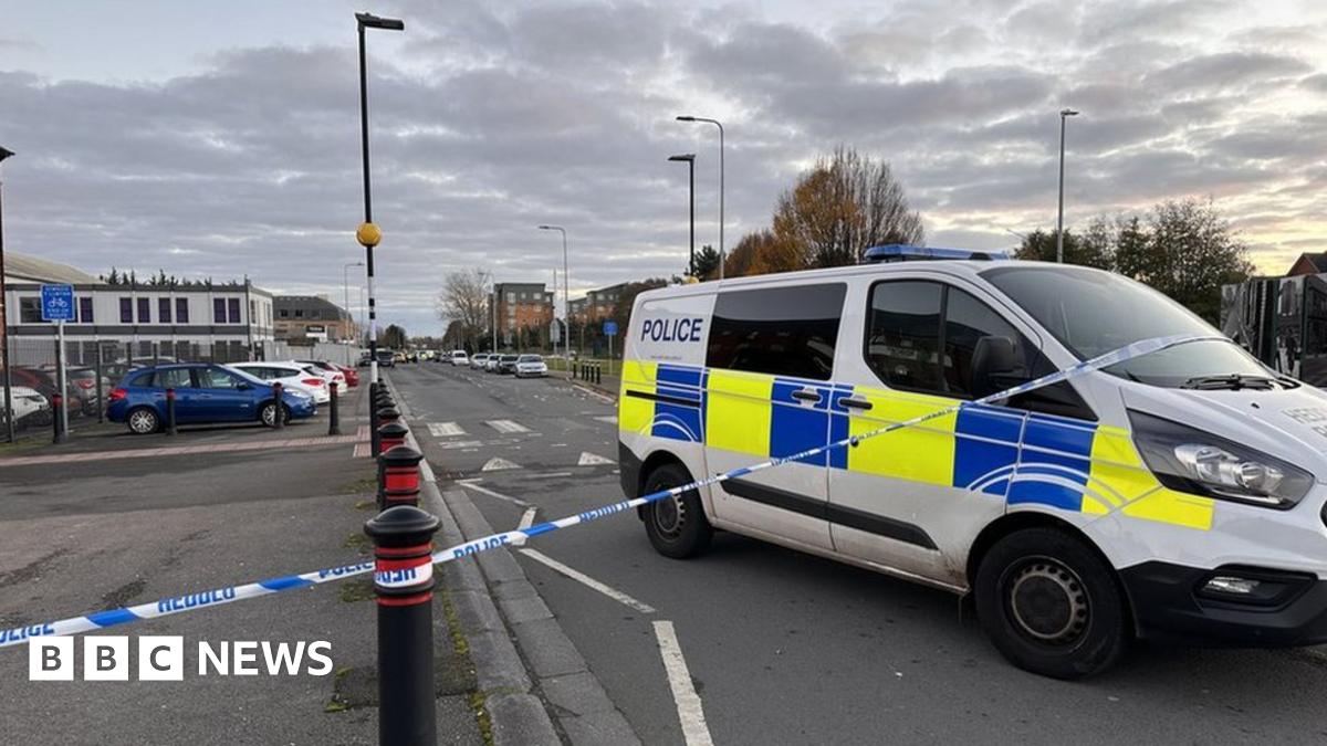 Cardiff: Roads reopen after suspected bomb alert - BBC News