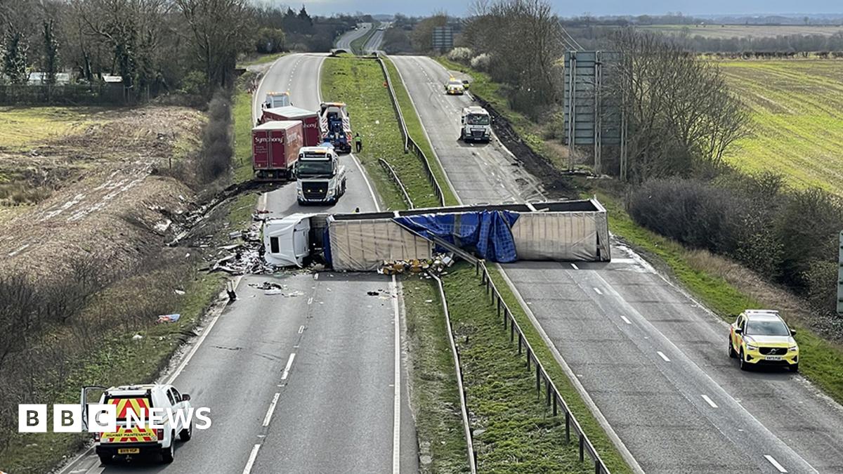 Lincolnshire road reopens after two lorries crash - BBC News