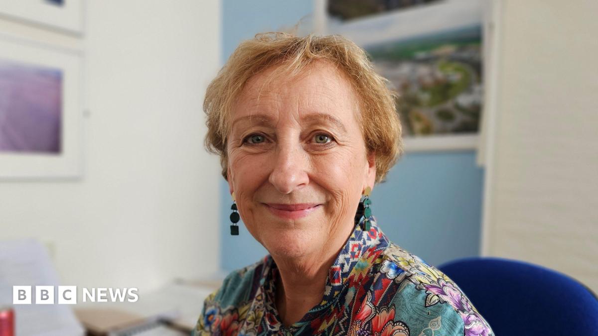 Corridor care at NNUH had become normal, says hospital's boss - BBC News