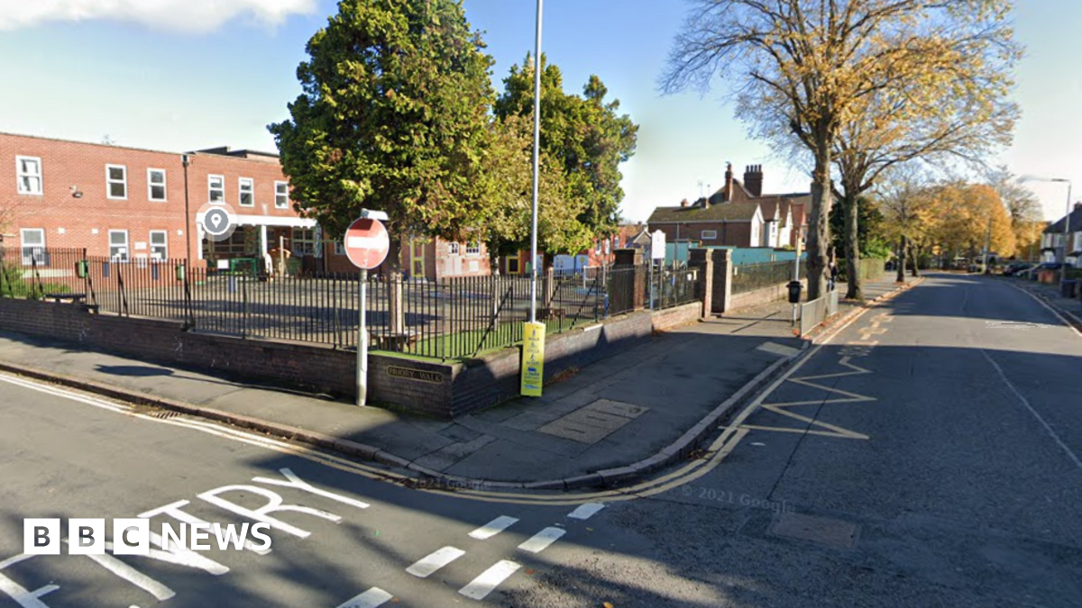 Renewed call for zebra crossing outside Hinckley school - BBC News