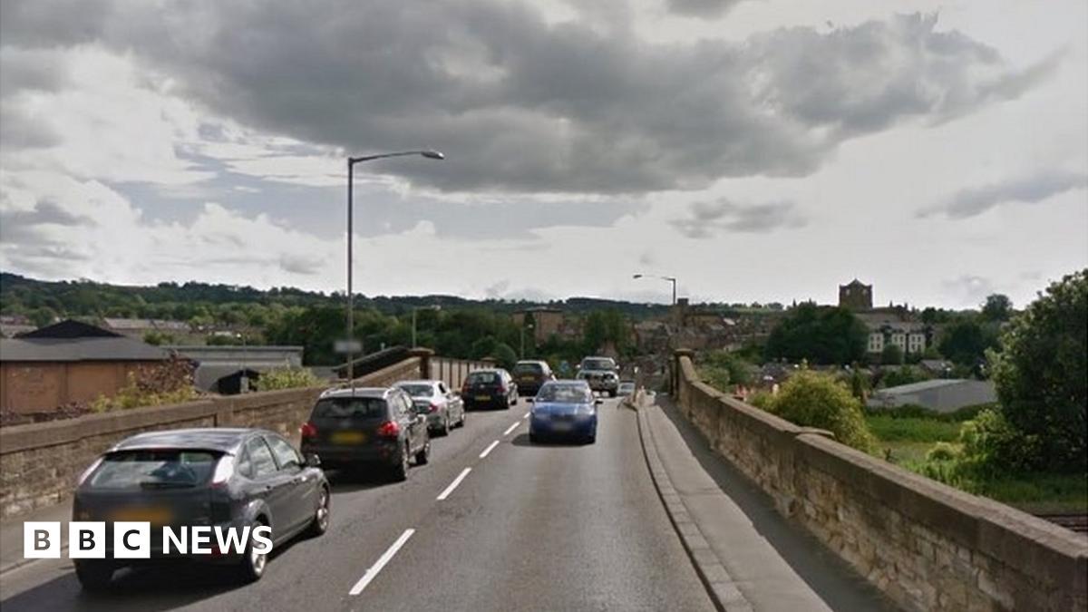 Hexham railway bridge reopens early after repairs - BBC News