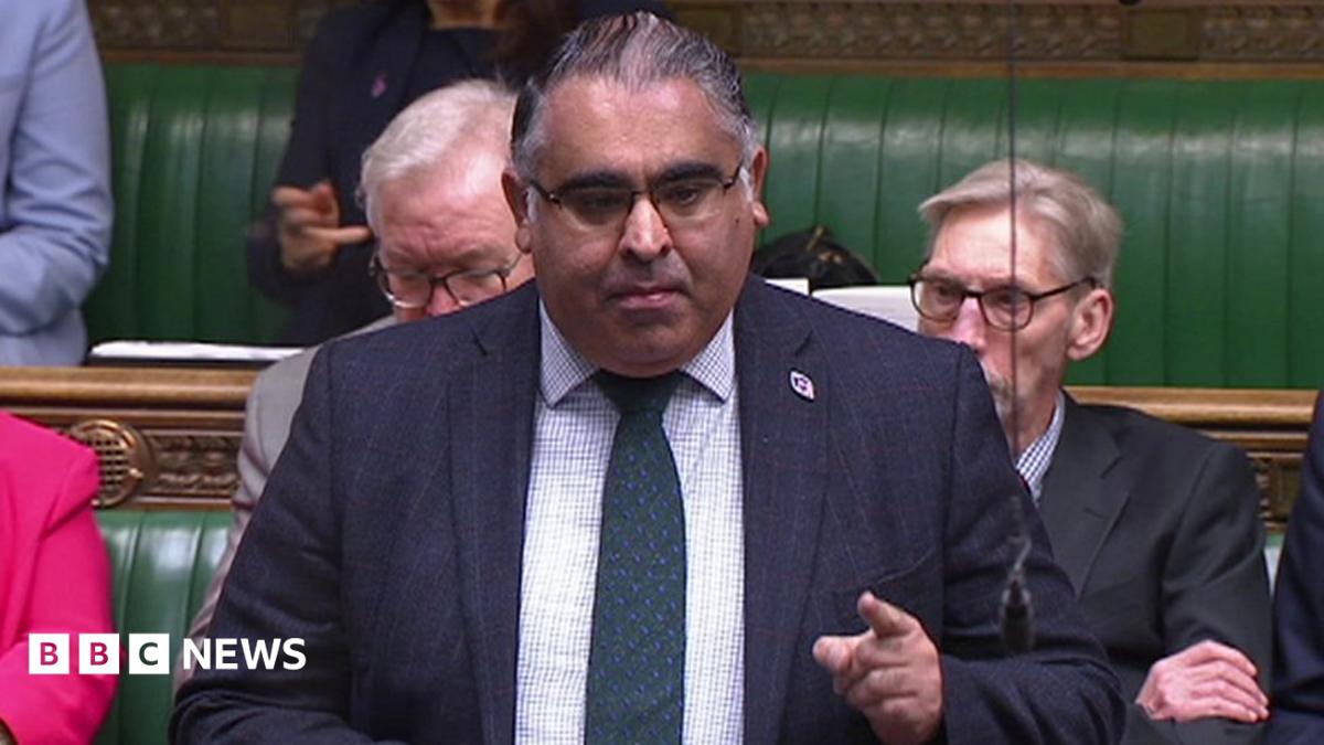 Tahir Ali: Labour MP apologises over PM 'blood on hands' remark - BBC News