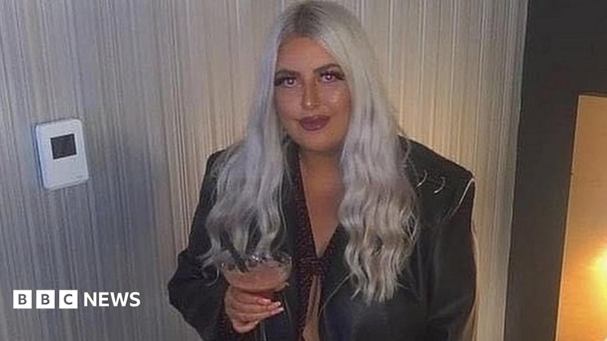 Scots woman dies in Turkey during gastric band op - BBC News