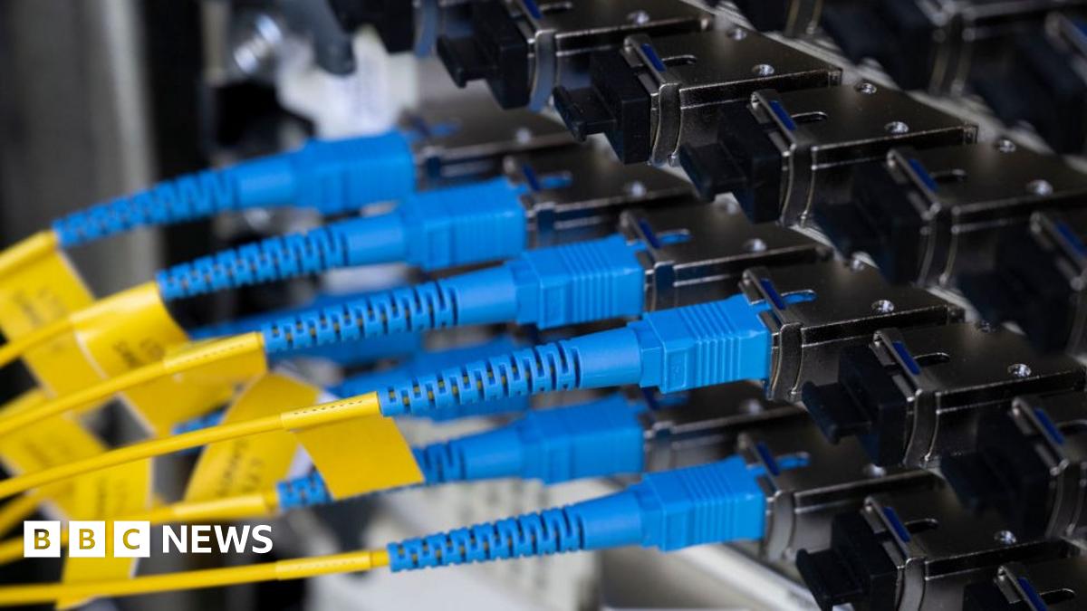 Broadband boost for 6,000 Staffordshire properties - BBC News