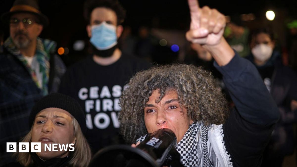 Ceasefire protest at Democrats' national headquarters turns violent ...