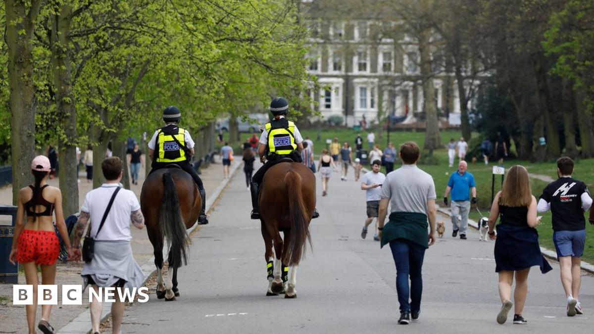 Coronavirus: UK enters fourth week of lockdown ahead of review - BBC News