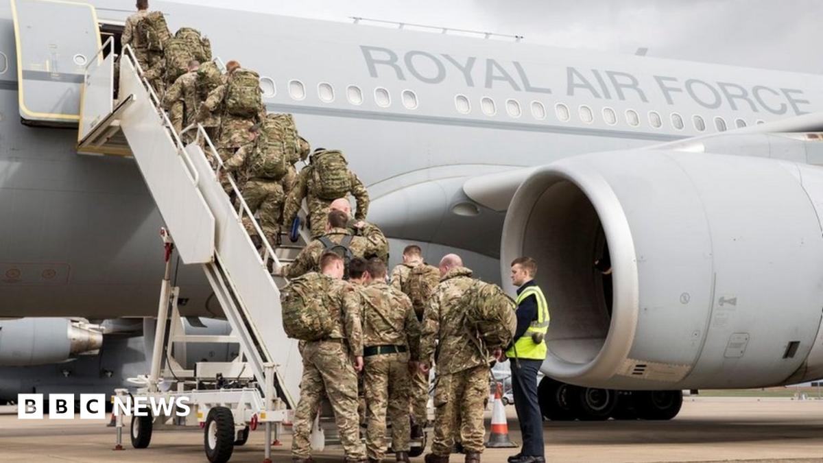 UK troops in Estonia to deter 'Russian aggression' - BBC News