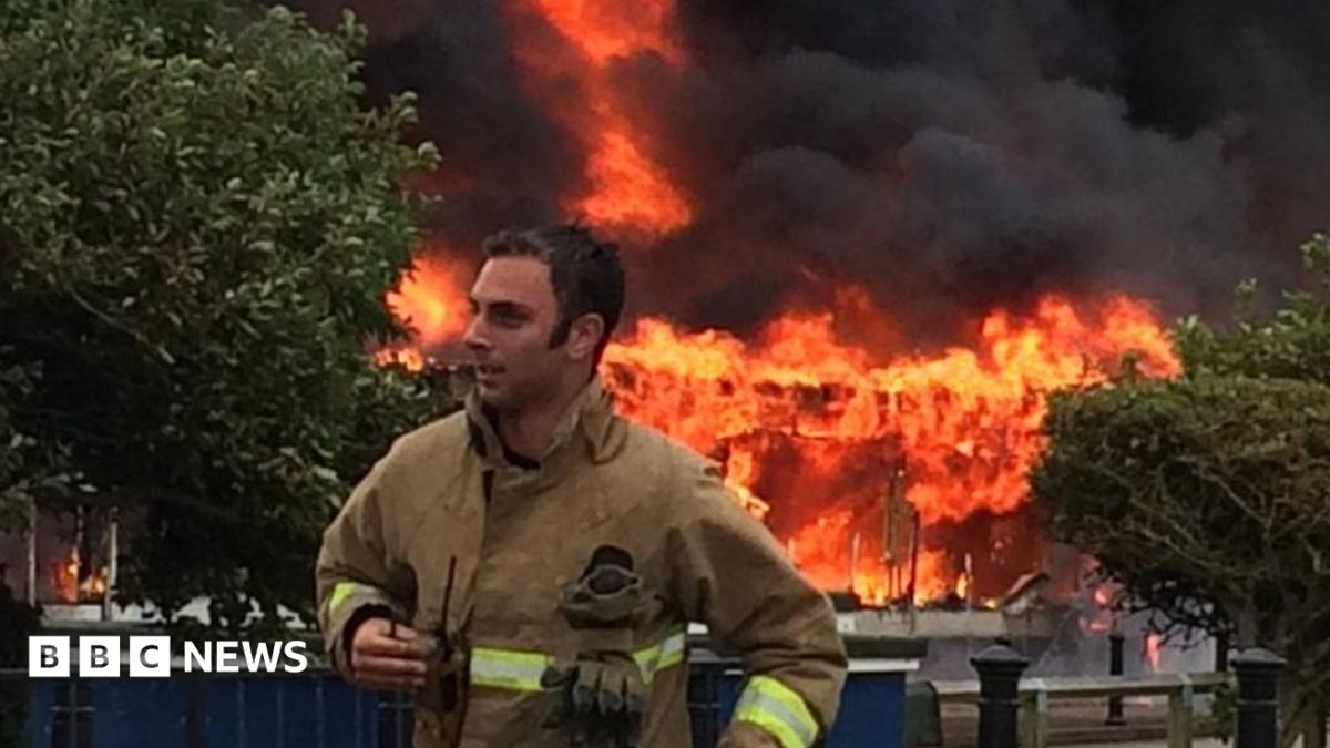 Selsey Academy: Blaze reduces West Sussex school to a skeleton - BBC News