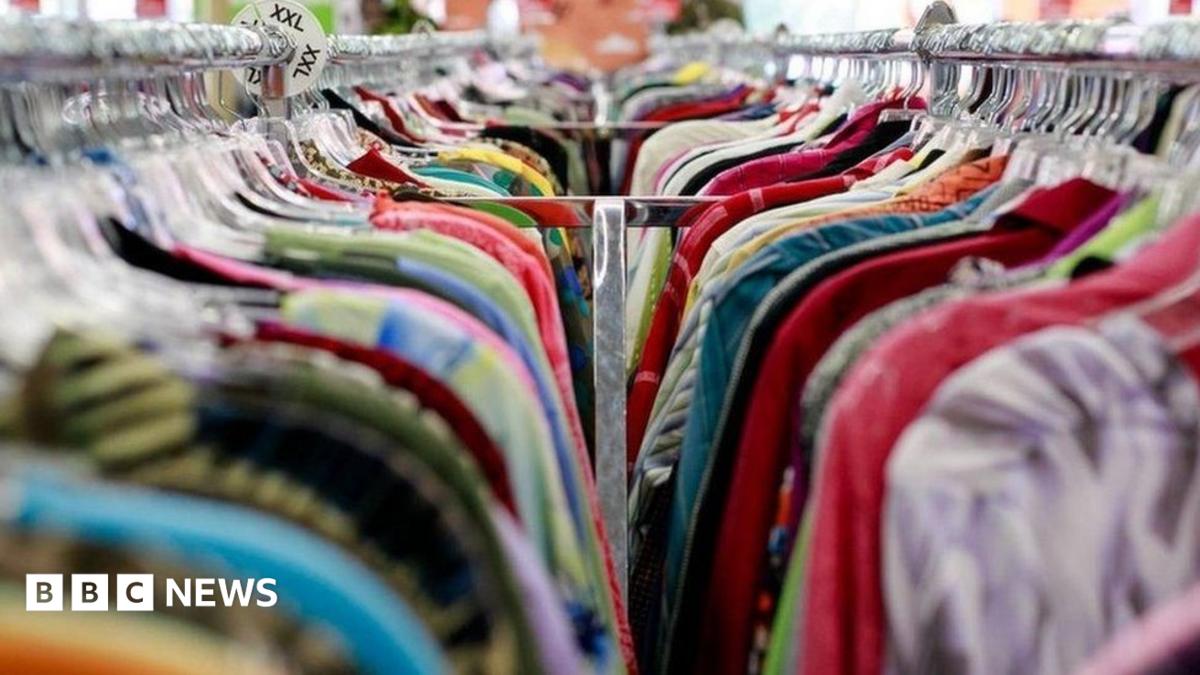 Preloved clothing event aims to bring Bristol community together - BBC News