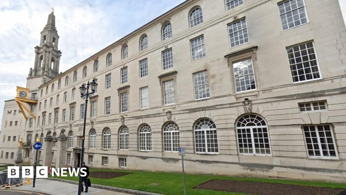 Leeds City Council to consider 750 job cuts and building sales - BBC News