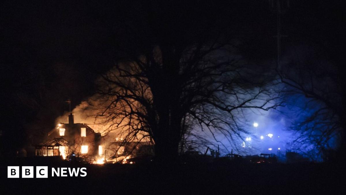 Storm Imogen 'exacerbated' Thorney house and cars fire - BBC News