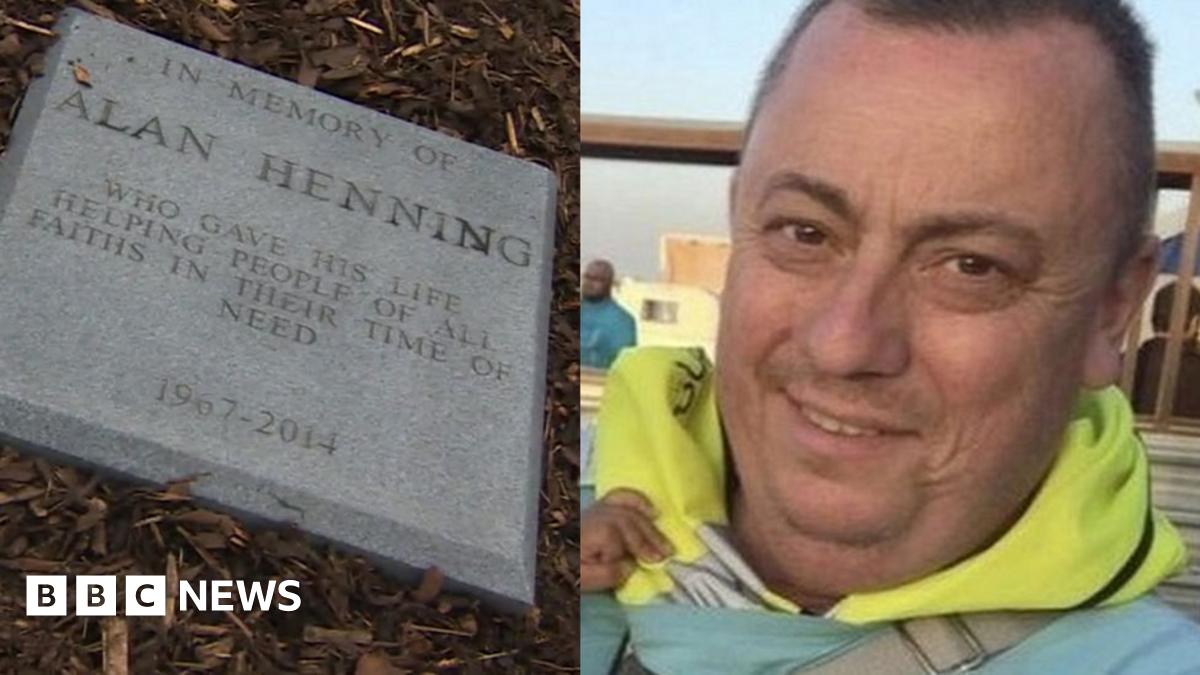 Alan Henning: Memorial garden opens in Eccles - BBC News
