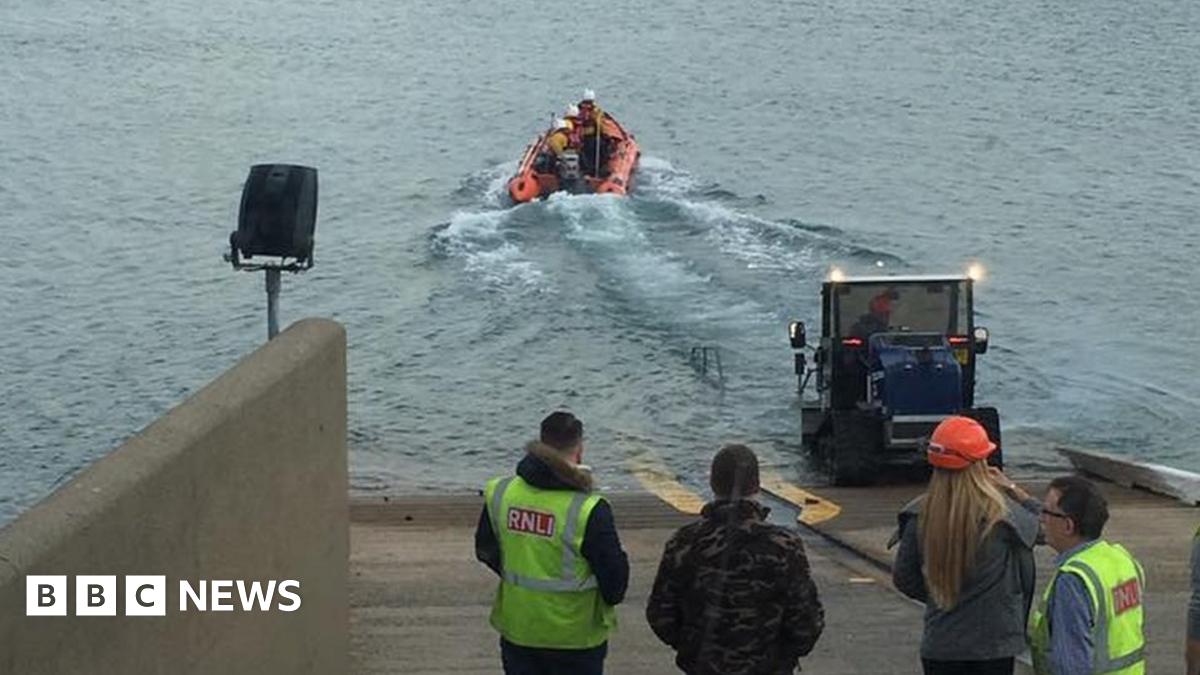 Kayaker rescued from freezing water on New Year's Eve - BBC News