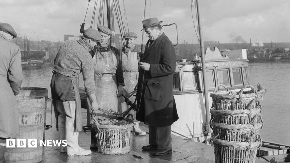 Lowestoft desperately seeking new identity - historian - BBC News