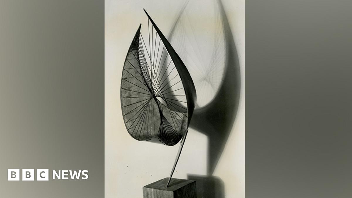 Hepworth sculpture among three works gifted to Wakefield gallery - BBC News