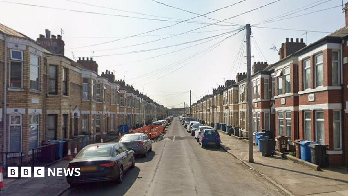 Hull stabbing: Man arrested in murder investigation - BBC News