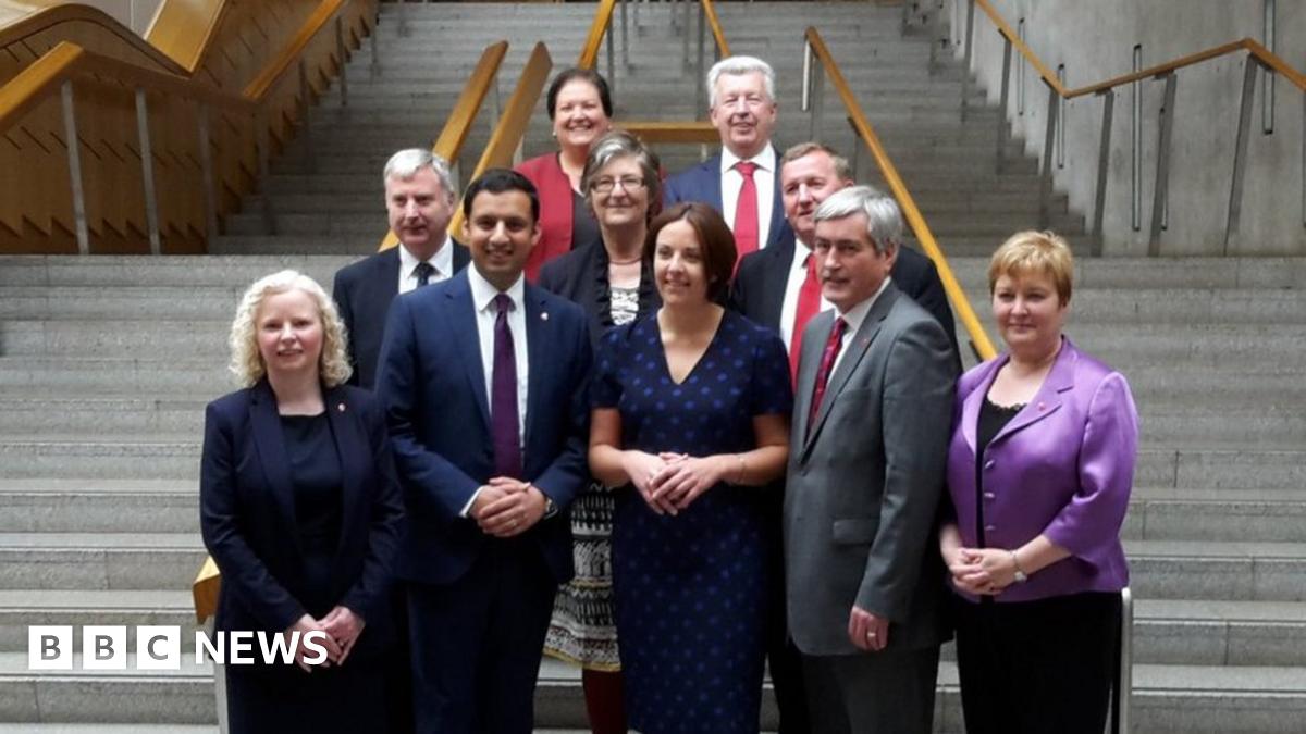 Scottish Labour unveils Holyrood front bench team - BBC News