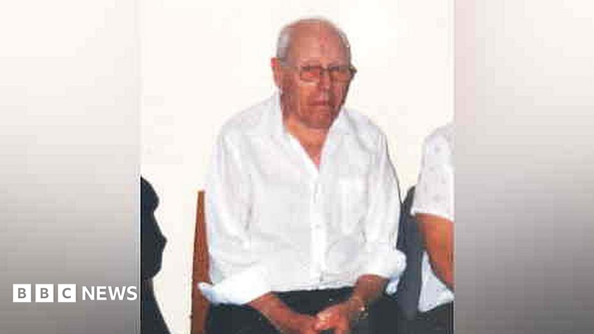 Pitsea crash: Family pay tribute to man, 92, killed in collision - BBC News