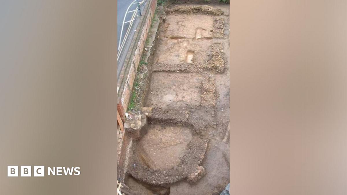York skeleton reveals lifestyle of medieval anchoress - BBC News