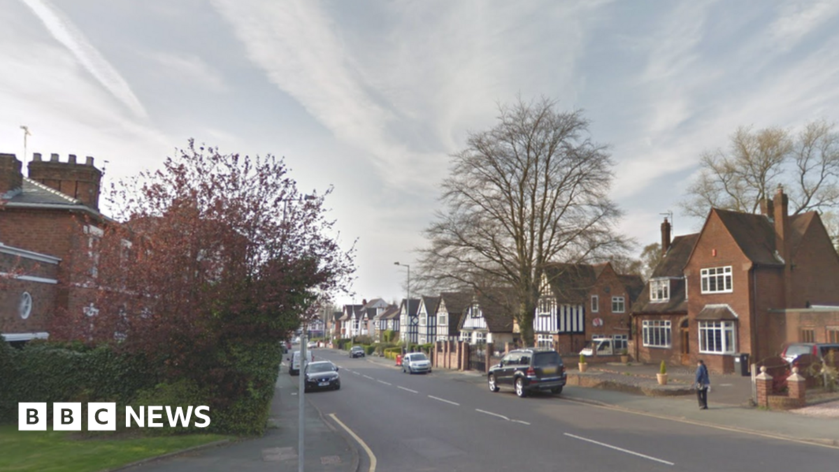 Wolverhampton stabbing: Attempted murder arrest - BBC News