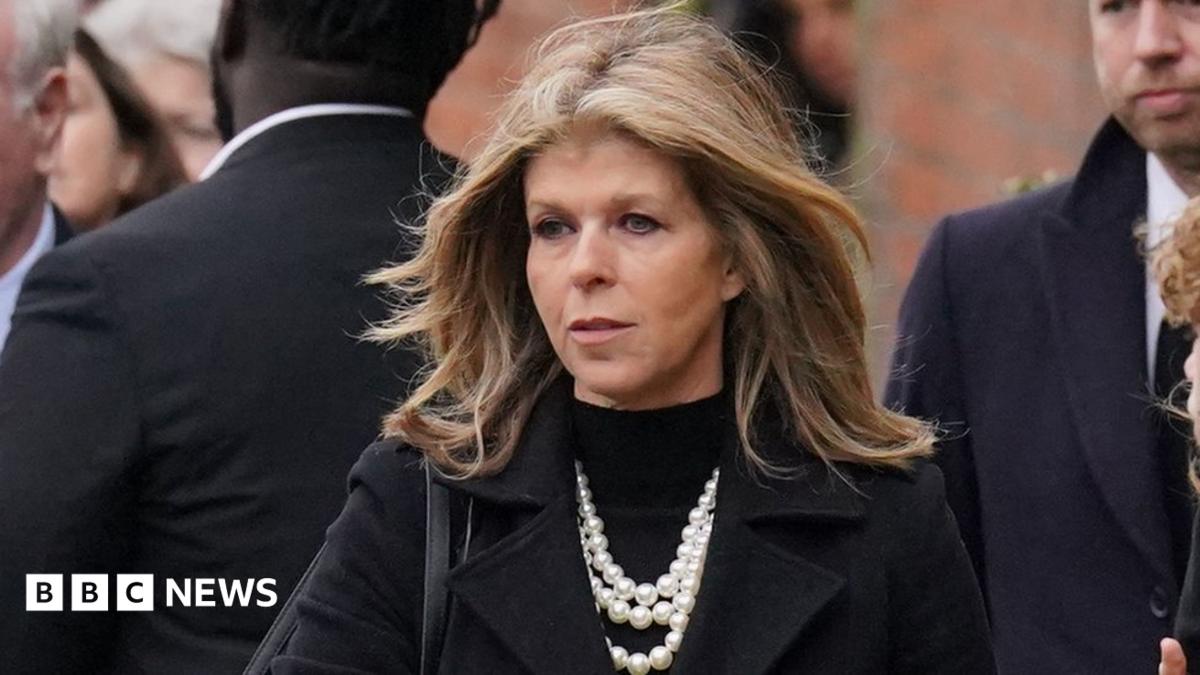 Derek Draper: Elton John and Tony Blair attend funeral service - BBC News