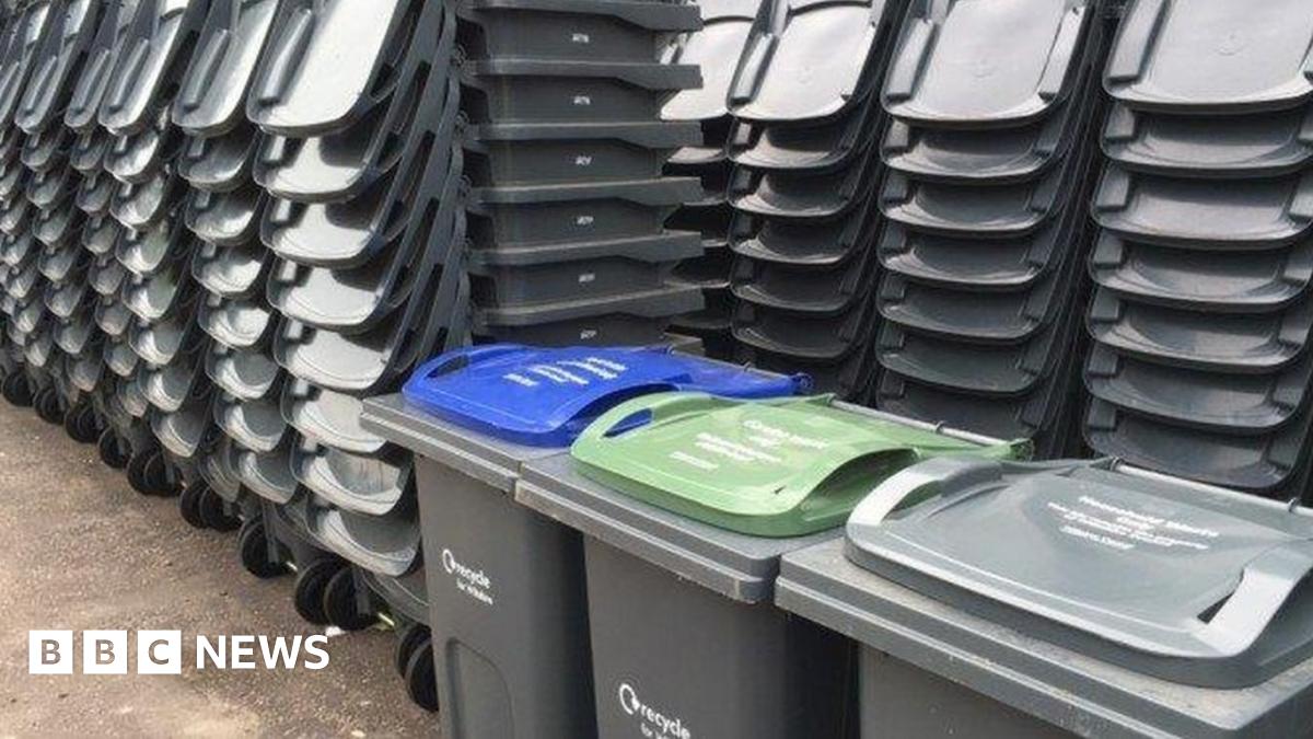 Binning broken recycling box 'dreadful and ironic' - BBC News