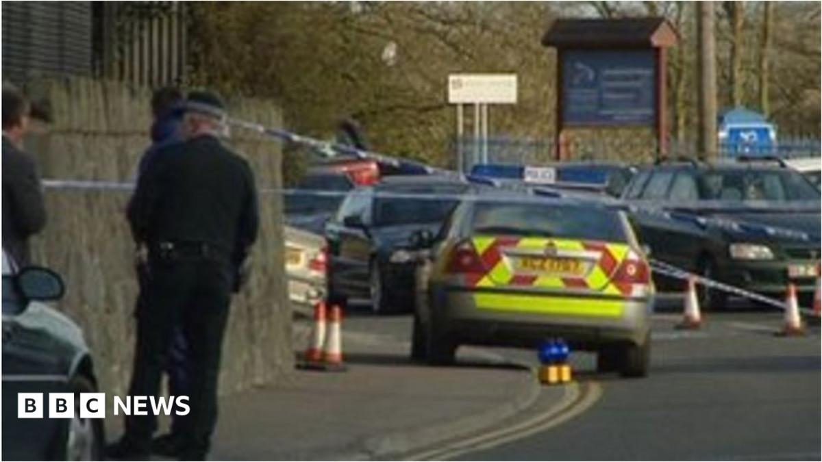 Inquest into Steven Colwell shooting begins - BBC News