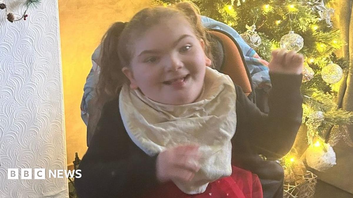 Mum's dream holiday hope for daughter who 'won't live to her 20s' - BBC ...