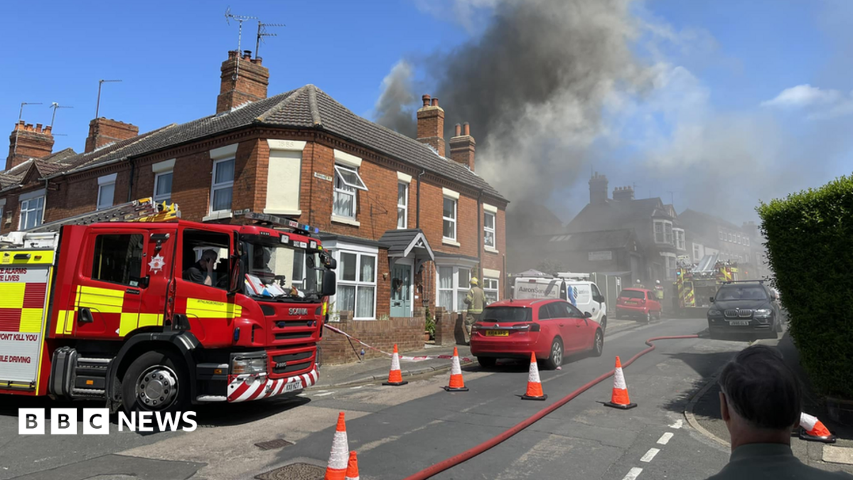 Fire crews tackle blaze at Rushden business premises - BBC News