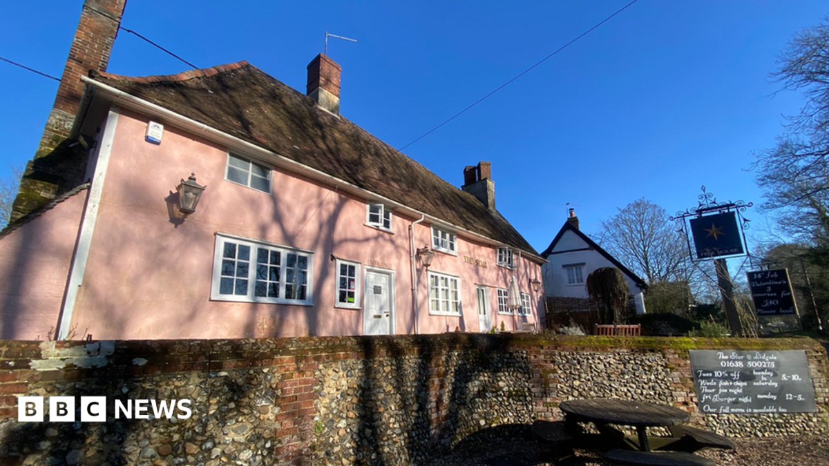 Lidgate: Village public house The Star damaged by fire - BBC News