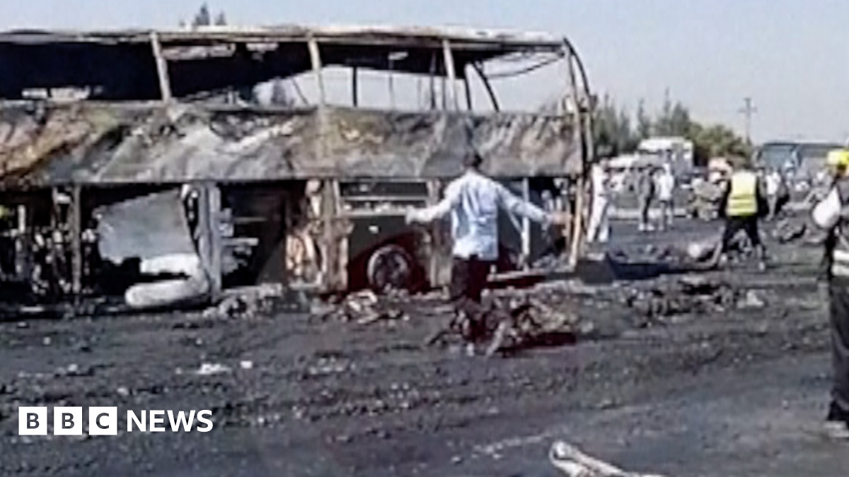 At least 32 dead and 63 injured in Egypt car crash - BBC News